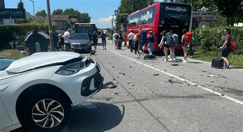 Venezia Incidente Vicino All Aeroporto Auto Invade La Corsia Opposta
