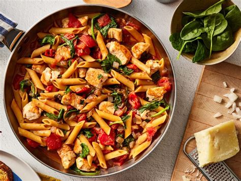 One Pan Tomato Spinach Chicken Pasta Recipe