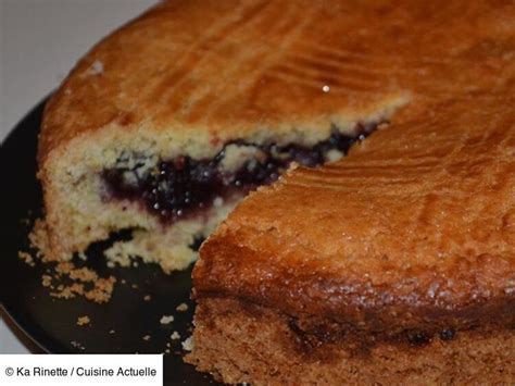 Le vrai gâteau basque à la confiture de cerises noires découvrez les