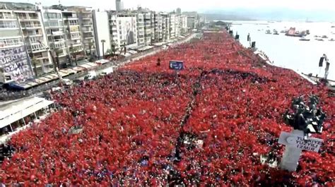 İzmir de AK Parti miting alanını coşkulu kalabalık doldurdu