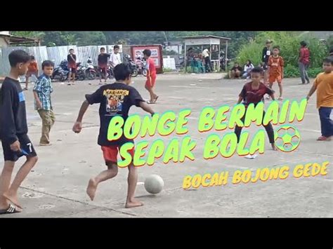 Bonge Bermain Sepak Bola Di Terminal Angkot YouTube