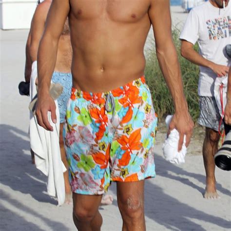 Gerard Piqué luce su torso desnudo en Miami Torsos desnudos los