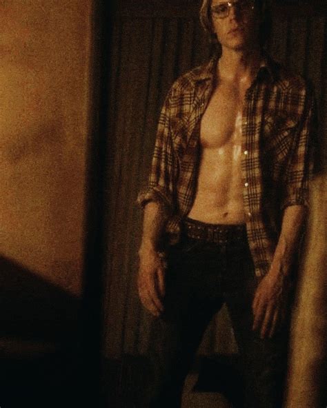 Evan Peters As Jeffrey Dahmer In Monster The Jeffrey Dahmer Story