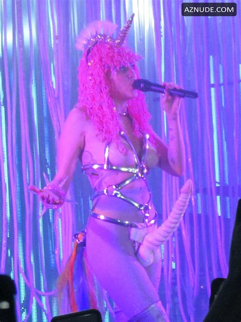 MILEY CYRUS Nude AZNude