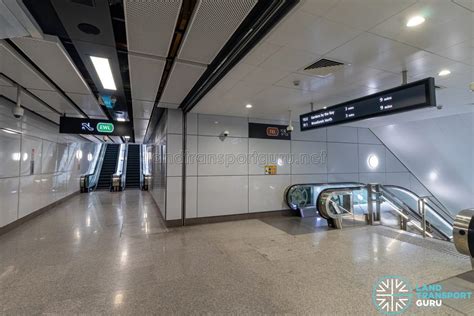 Outram Park MRT Station Paid Link To TEL From EWL Platform Land