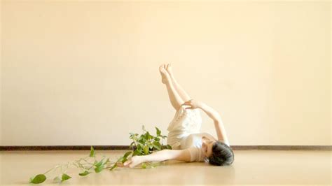 Gnossiennes de Erik Satie Uma Interpretação de Dança Contemporânea