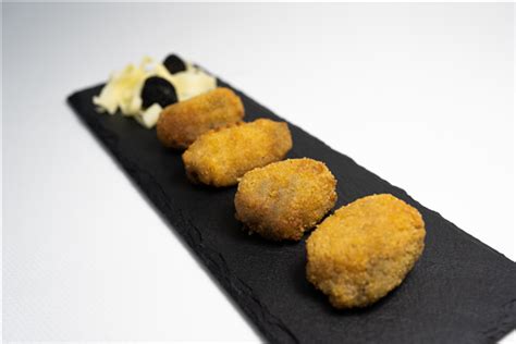 CROQUETA DE GUISO DE RABO DE TORO Grupo Gourmets