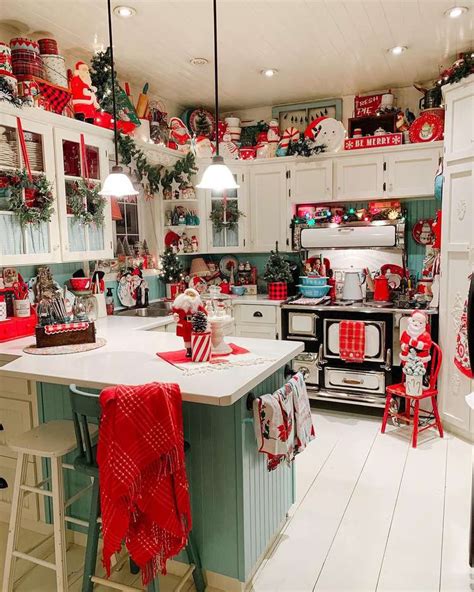 38 Christmas Kitchen Decor Ideas To Set A Holiday Mood