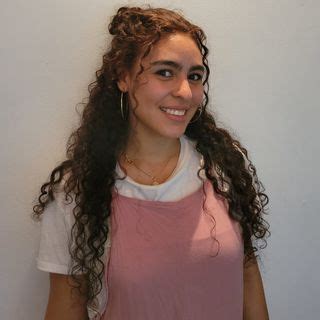 Daniela D Hola soy Dani tu profe de español y estoy lista para