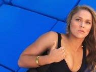 Ronda Rousey Nua Em Sports Illustrated Swimsuit 2015
