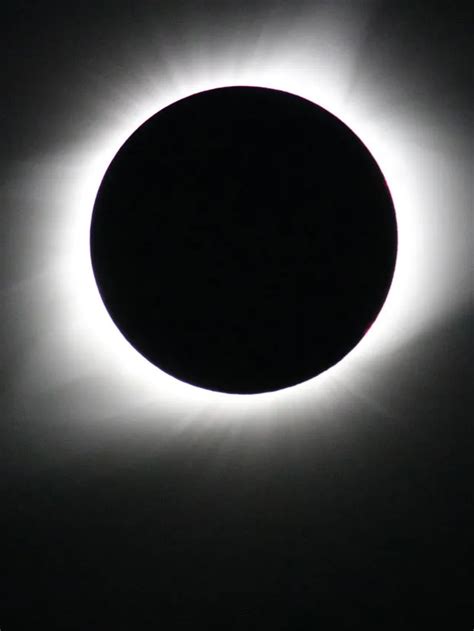Quais são as fases de um eclipse solar total Saiba o que observar