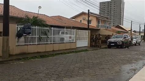 Cinco pessoas são presas em operação contra tráfico