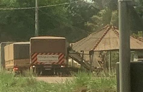 Caminhão invade casa em agrovila de Confresa e caminhoneiro embriagado