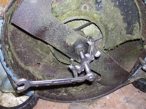 Comment démonter lame tondeuse à gazon Honda