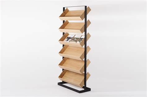 Présentoir design métal et bois mobilier fait à la main en Europe