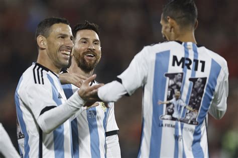 Un Mensaje De Los Monos En Medio De La Despedida De Maxi Rodr Guez