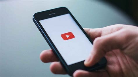 Estudio señala que de 1000 peruanos un 44 sigue influencers por