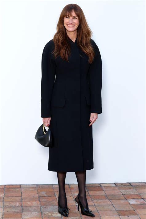 Julia Roberts Debuts Full On Bangs During Paris Couture Week Fashnfly