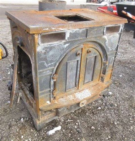 Dutchwest India LTD Federal Airtight Cast Iron Wood Stove 26 X 16 X