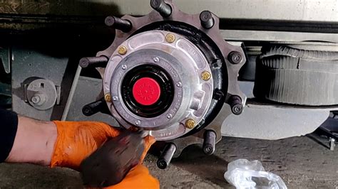 Semi Trailer Hub And Brake Shoes Instalation Youtube