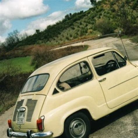 Los 5 Coches Clásicos Que Marcaron la Historia Automotriz en España
