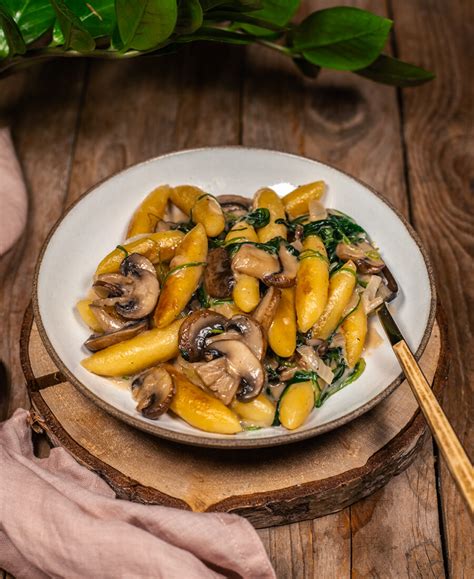 Schupfnudeln In Cremiger Spinat Pilz Sauce Veganer Foodblog Aus