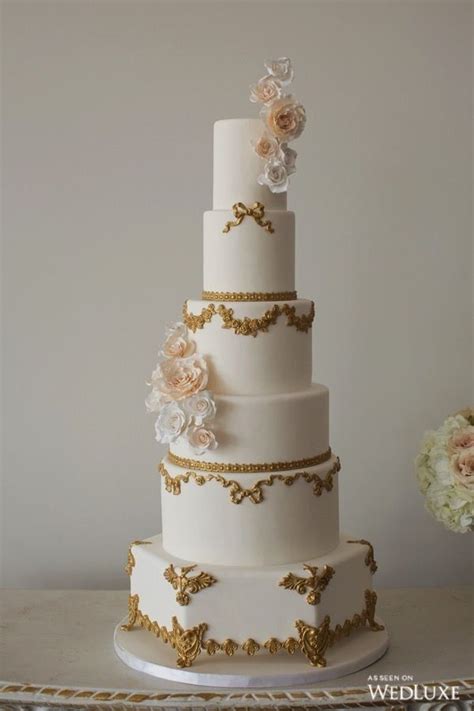 Pin By Maggie Todorova On Gold And White Wedding Cake Wedding Cake