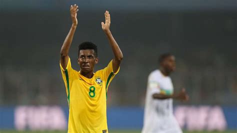 Officiel Le Shakhtar Donetsk s offre un jeune milieu de terrain brésilien