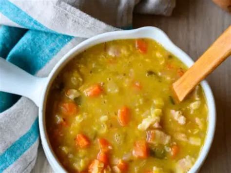 Soupe de pois cassés jaunes rustique et réconfortante recette Soupe