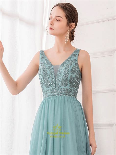 A Line V Neck Sleeveless Lace Applique Beading Long Tulle Prom Dresses