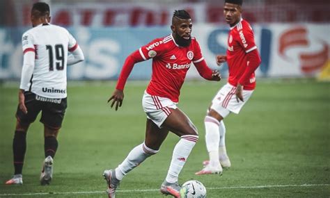 Emprestado Ao Internacional Pelo Flamengo Rodinei Recebe Proposta De