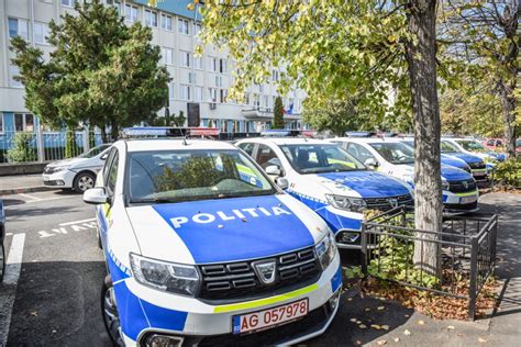 A fost prins hoțul care a furat bunuri din mașina de poliție parcată în