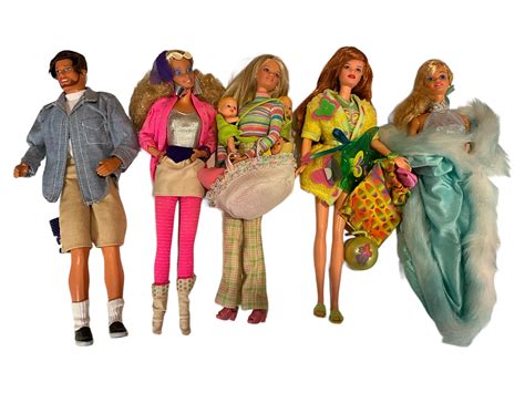 Lot 5 Oob Barbie And Friends