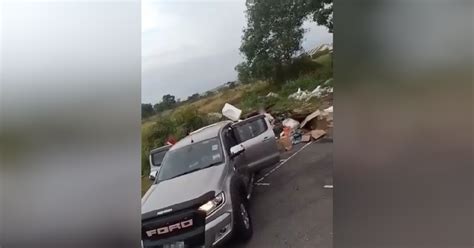 SWCorp Johor Sudah Panggil Individu Buang Sampah Di Tepi Jalan Harian