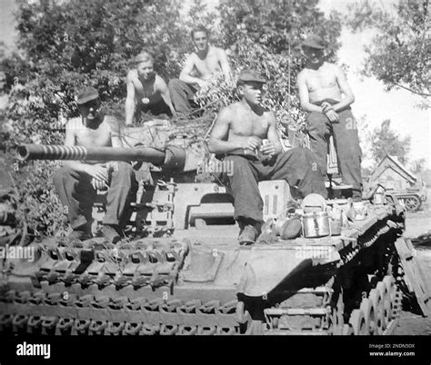 Ss Panzerdivision Im Weltkrieg Schwarzwei Stockfotos Und Bilder Alamy