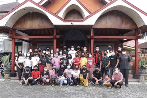 Ilumni Smak Harapan Denpasar Berbagi Ton Beras Di Hari Sumpah Pemuda