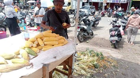 Pedagang Di Pangkalpinang Manfaatkan Momen Pergantian Tahun Boim Jual