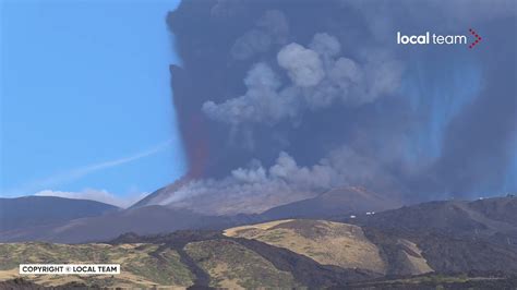 Etna Nuova Eruzione Imponente Colonna Di Fumo Dal Cratere Di Sud Est