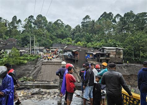 Bukan Hanya Satu Banjir Lahar Dingin Lumajang Bikin Jembatan Ini Putus