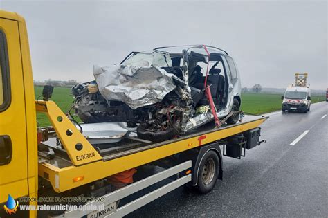 Tragiczny wypadek na DK 46 Nysa Opole Na miejscu zginęły 2 osoby O