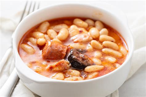 Receta fácil de alubias con chorizo morcilla y panceta