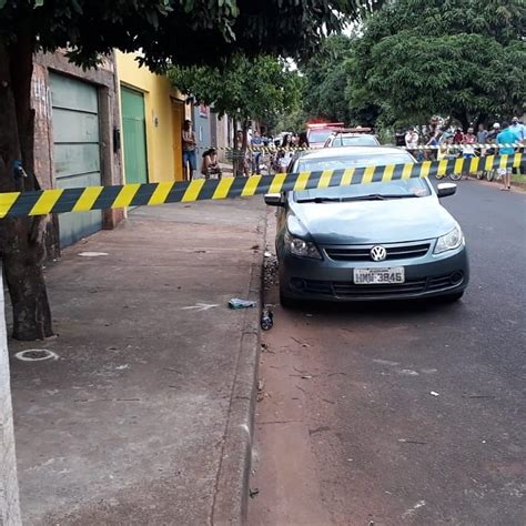 Jovem leva tiro na cabeça enquanto manuseava arma de fogo amigo em