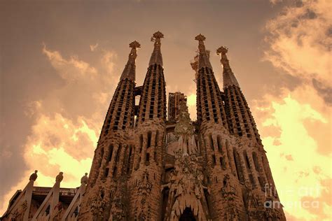 Dramatic Sun Burst La Sagrada Familia Barcelona Spain Gaudi S