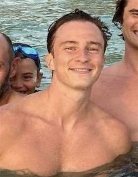 Pin by 𝒌𝒚𝒍𝒊𝒆 𝒕𝒂𝒚𝒍𝒐𝒓𝒔 𝒗 on drew Drew starkey shirtless Hottest guy
