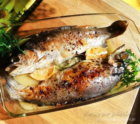 Pstrąg pieczony z koperkiem czosnkiem i cytryną Przepis Kosą po