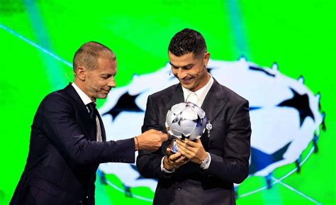 Cristiano Ronaldo Recibe Galardón Como Máximo Goleador Histórico De La