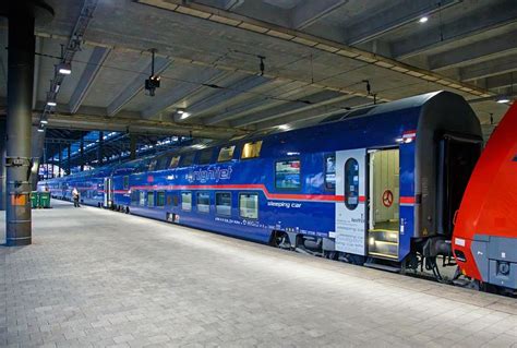 Der ÖBB Nightjet Doppelstock Schlafwagen A ÖBB 61 81 76 94 215 8 WLBmz