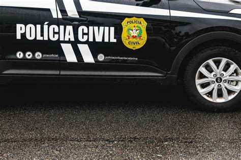 Presa mulher suspeita de matar a avó e esconder corpo em mala