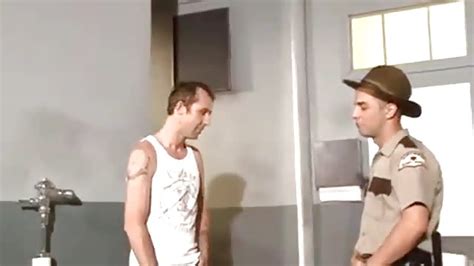 Un Ufficiale Gay Succhia Cazzi Seigay