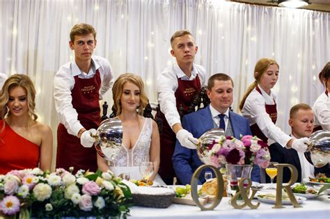 Jak rozplanować posiłki na weselu DOUBLE WINGS